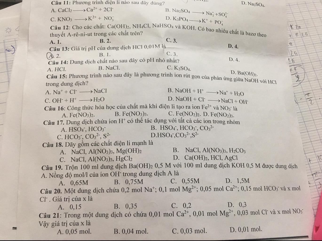 Câu 11: Phương trình điện li nào sau đây đúng? A. CaCl2- >Ca²+ + 2C1- C ...