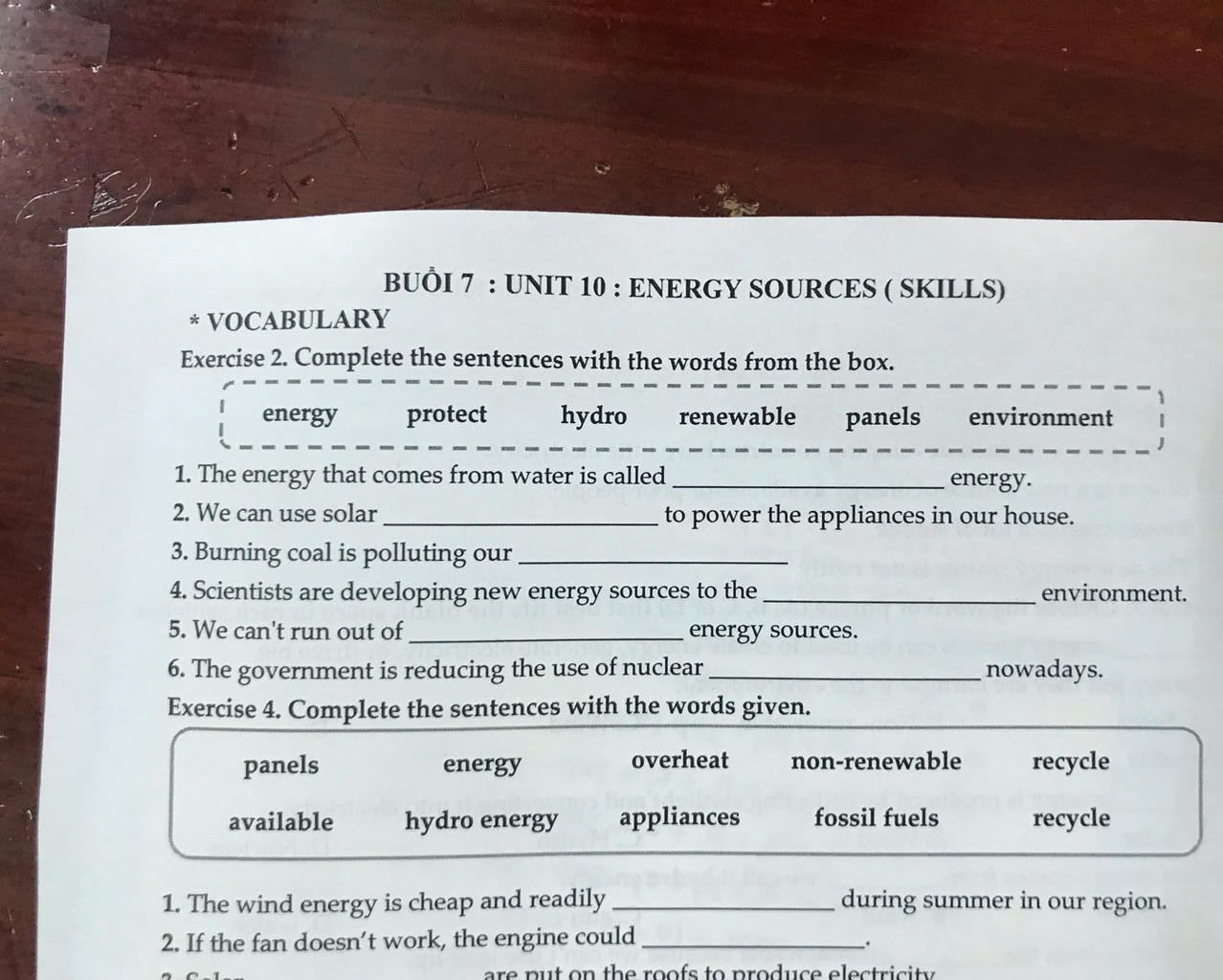 BUỔI 7 : UNIT 10 : ENERGY SOURCES (SKILLS) *VOCABULARY Exercise 2 ...