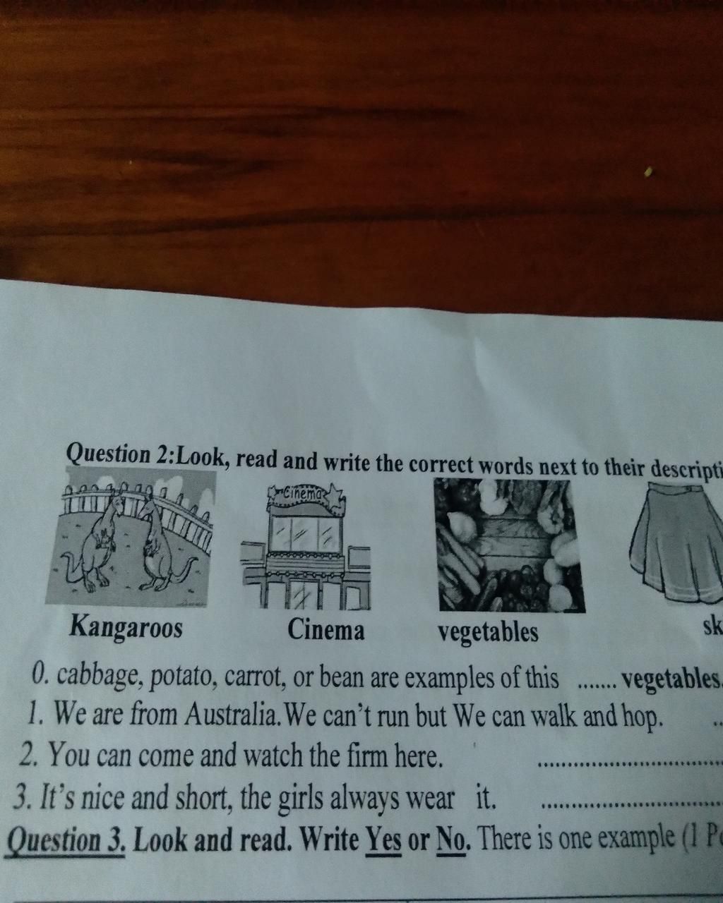 Giải giúp Qeustion 2 Look,real and write the correet Word next to their ...