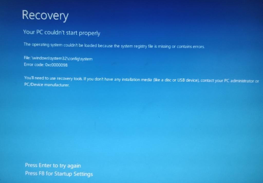 Mọi ng ơi giúp em vs ạ , máy tính em bị sao ấy Error code ...