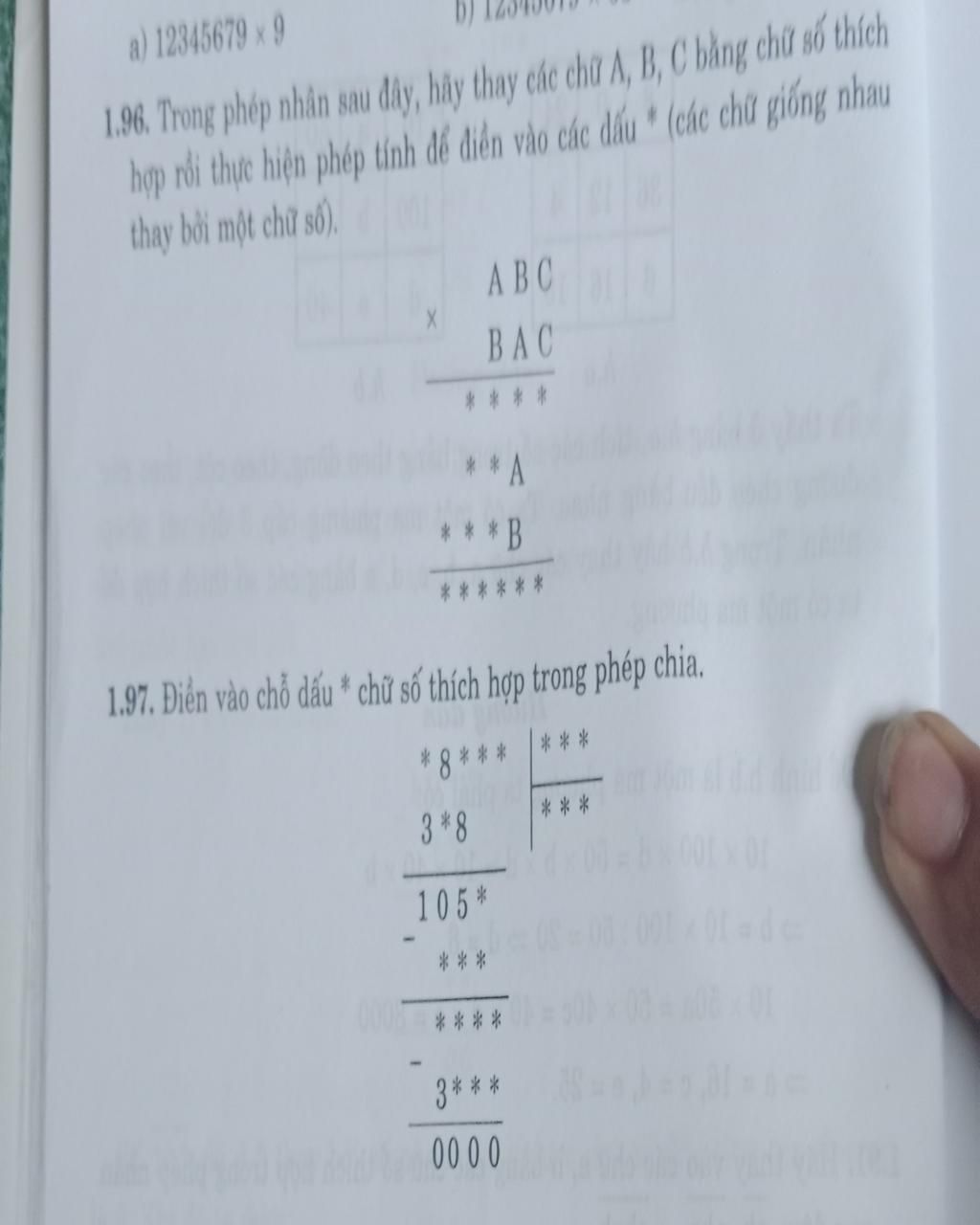MN ơi giải giúp em với ạ em đang cần gấp lắm rồi ạ a) 12345679 x 9 1.96 ...