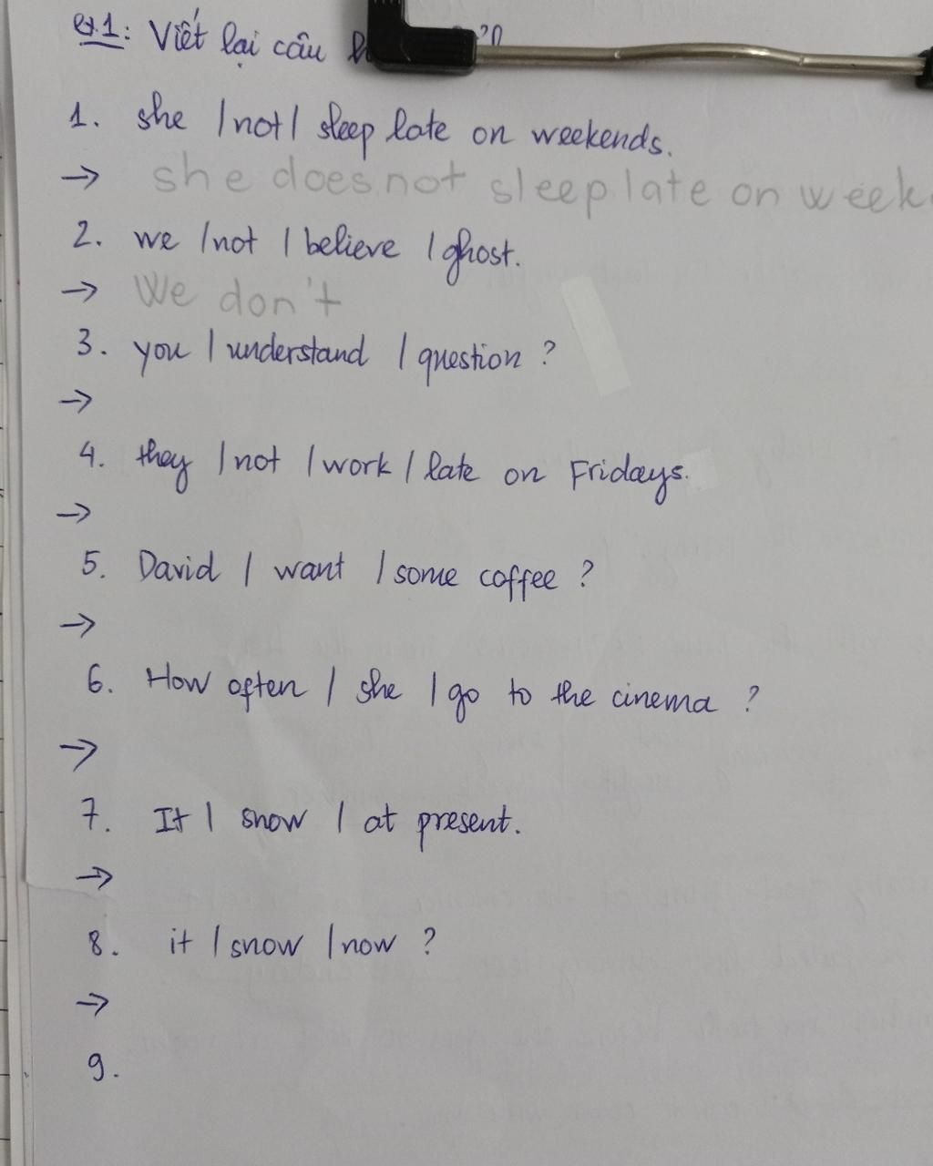 01: Viết lại câu l 1. she / not sleep late on weekends. she does not ...