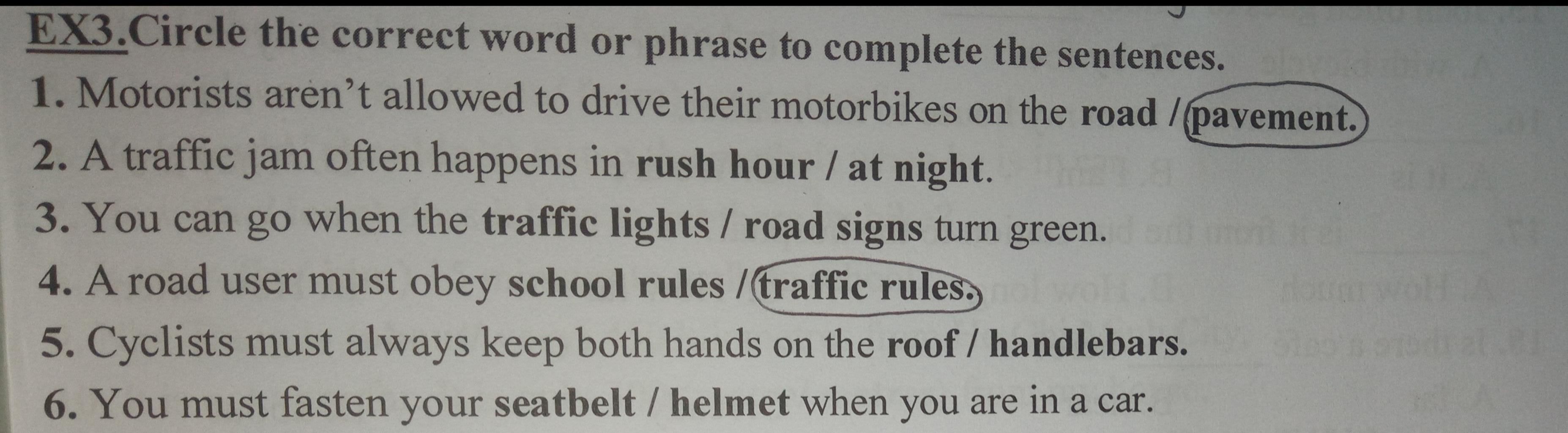 EX3.Circle the correct word or phrase to complete the sentences. 1 ...