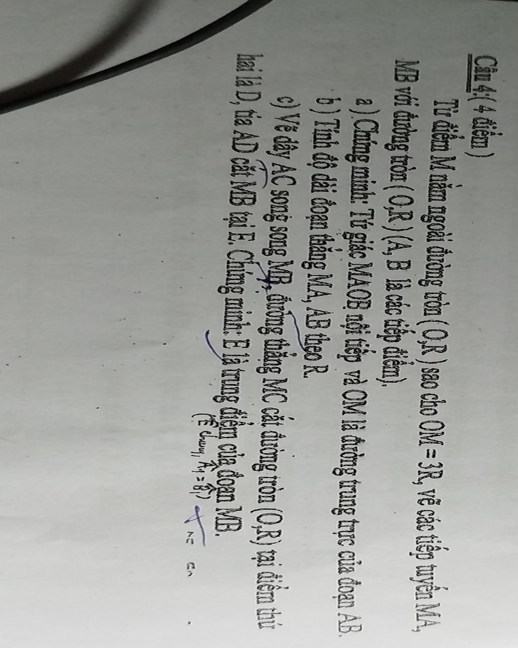 Cầu 4 ( 4 điểm ) Từ điểm M nằm ngoài đường tròn (O,R) sao cho OM=3R, vẽ ...