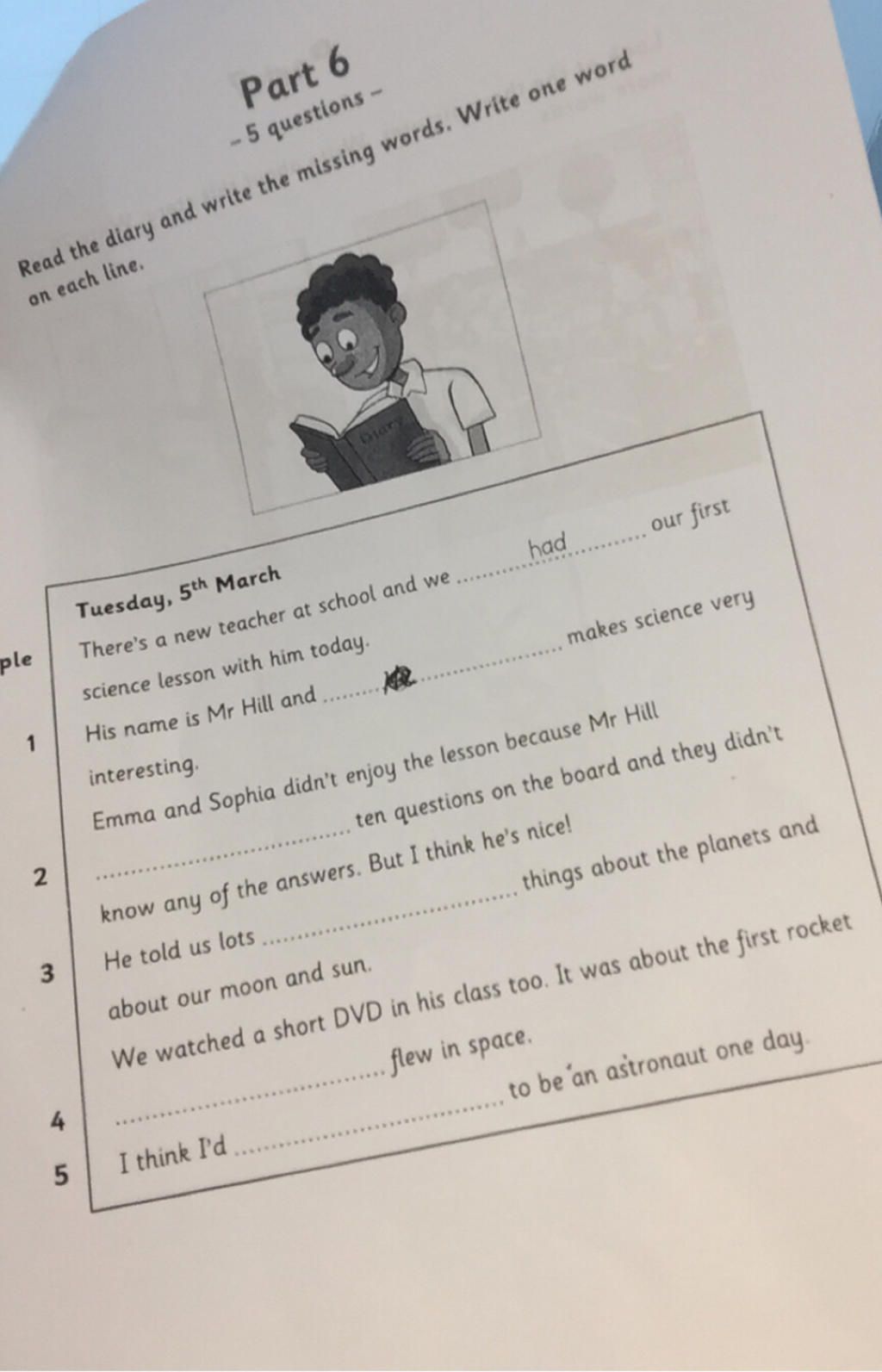 Có thể giải giúp bài này ko ạ giải giúp e với ạ Part 6 - 5 questions - Read the diary and write ...
