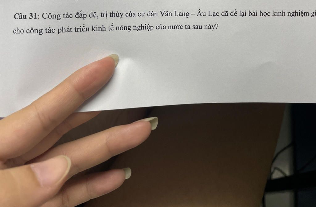 A phân tro không bằng no nước B nhất nghệ tinh, nhất thân vinh C nhà a ...