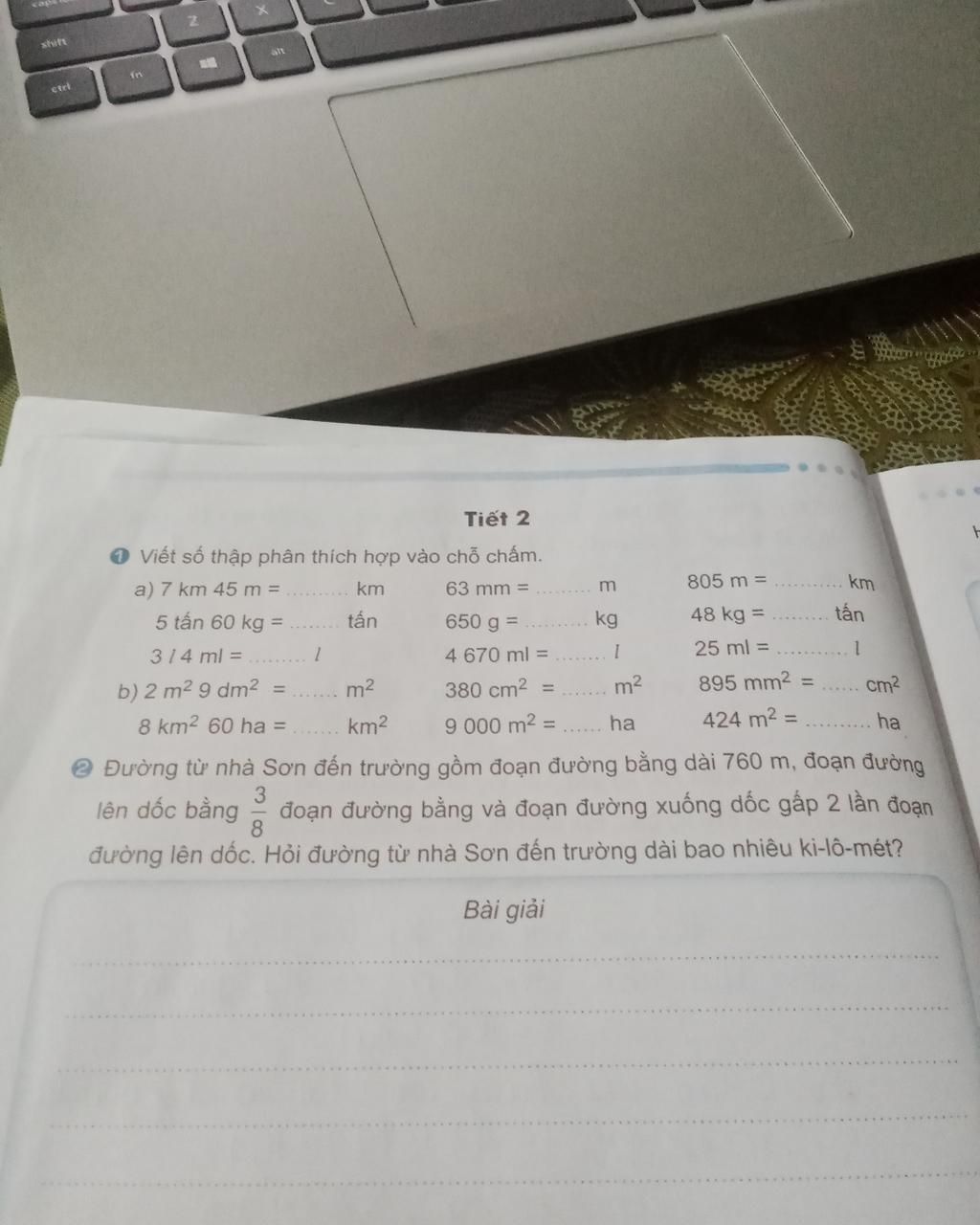 Mik còn ít điểm nên mn thông cảm ạ . Giúp mik 2 bài với ạ! shift ctri ...
