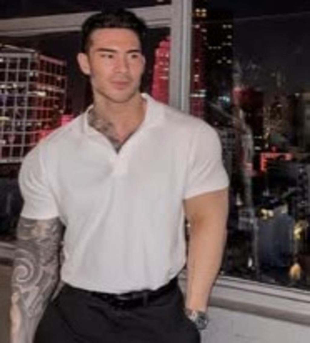 Calli: Đẹp trai không NL : Vẽ anh này nhé . Idol của mình đó . Đây là Trần Hoàng Phương (Johnny ...