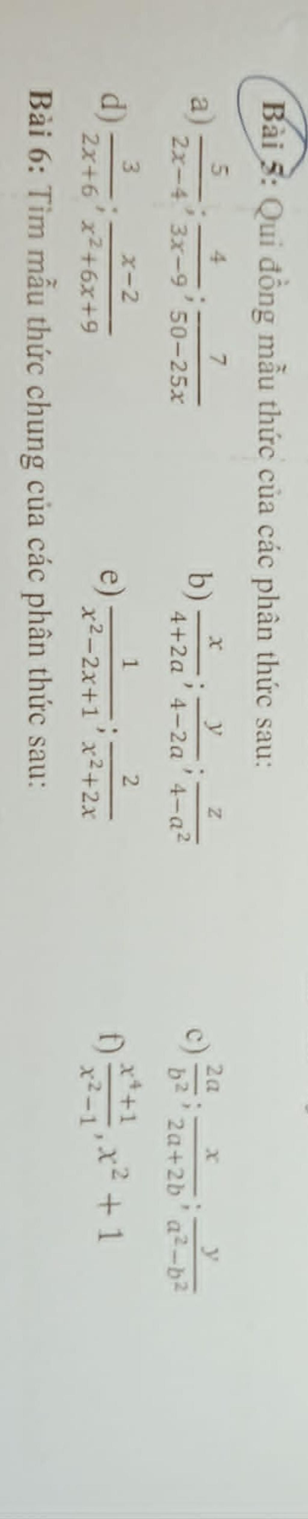Bài 5: Qui đồng mẫu thức của các phân thức sau: 5 4 7 a 2x-4'3x-9'50 ...